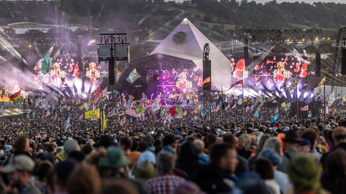The complex art of choosing Glastonbury headliners | The Week