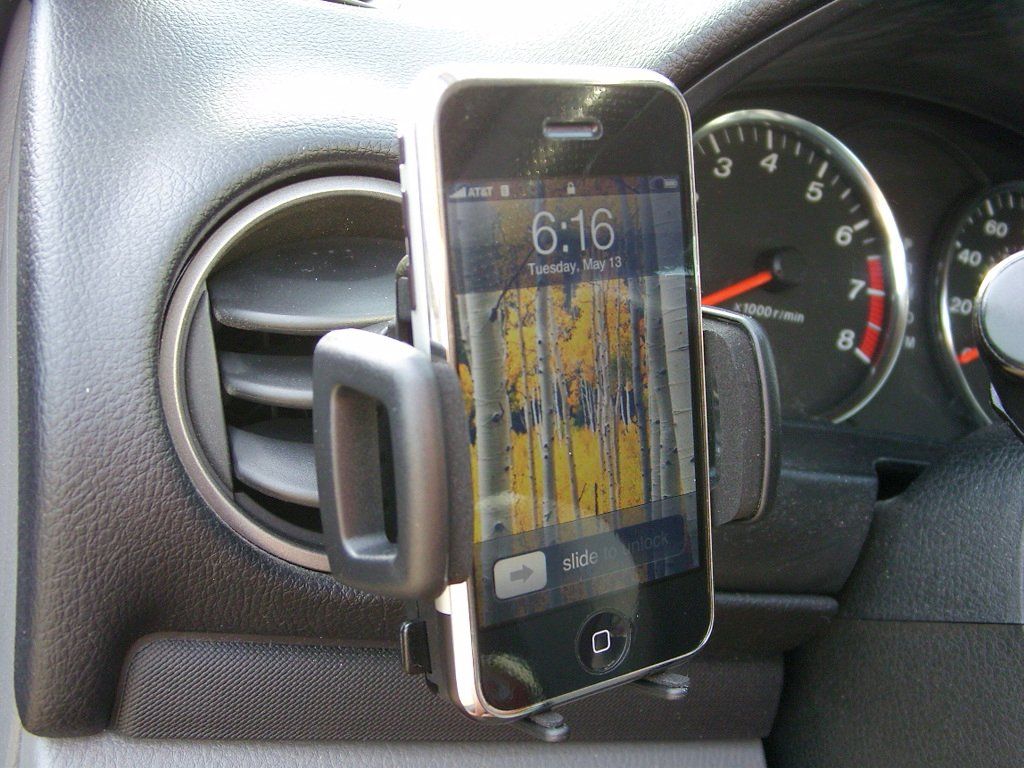 Review: iGrip Universal Vent Car Mount | iMore