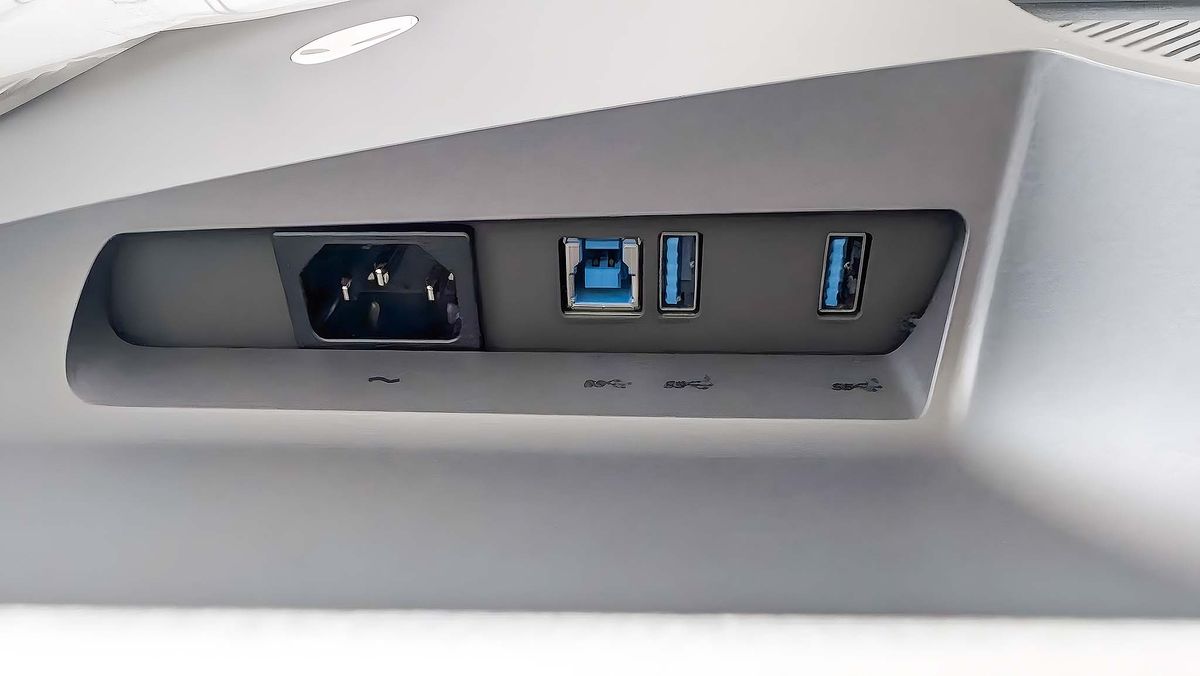 The Alienware AW2725QF gaming monitor has dual-modes and supports both ...