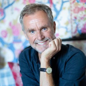 How to style a display cabinet – 10 steps to shelf success | Ideal Home