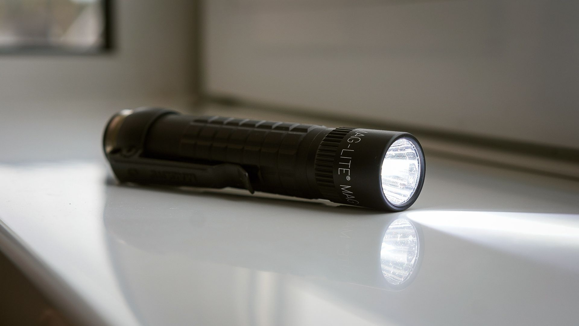 Maglite MAG-TAC Rechargeable LED Torch review | T3