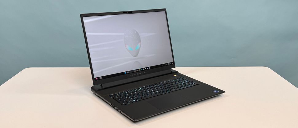 Alienware m18 R2 review: Big battlestation with clicky keys | Tom's ...