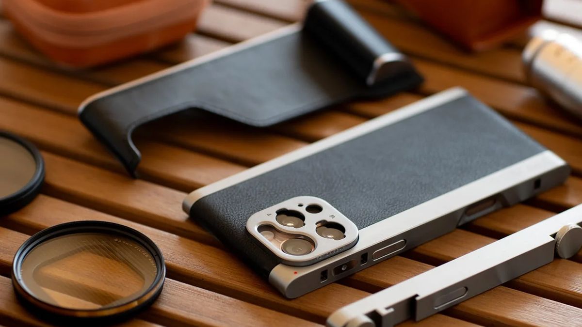 Retro compact cameras are hard to find. Is a modular retro iPhone case ...