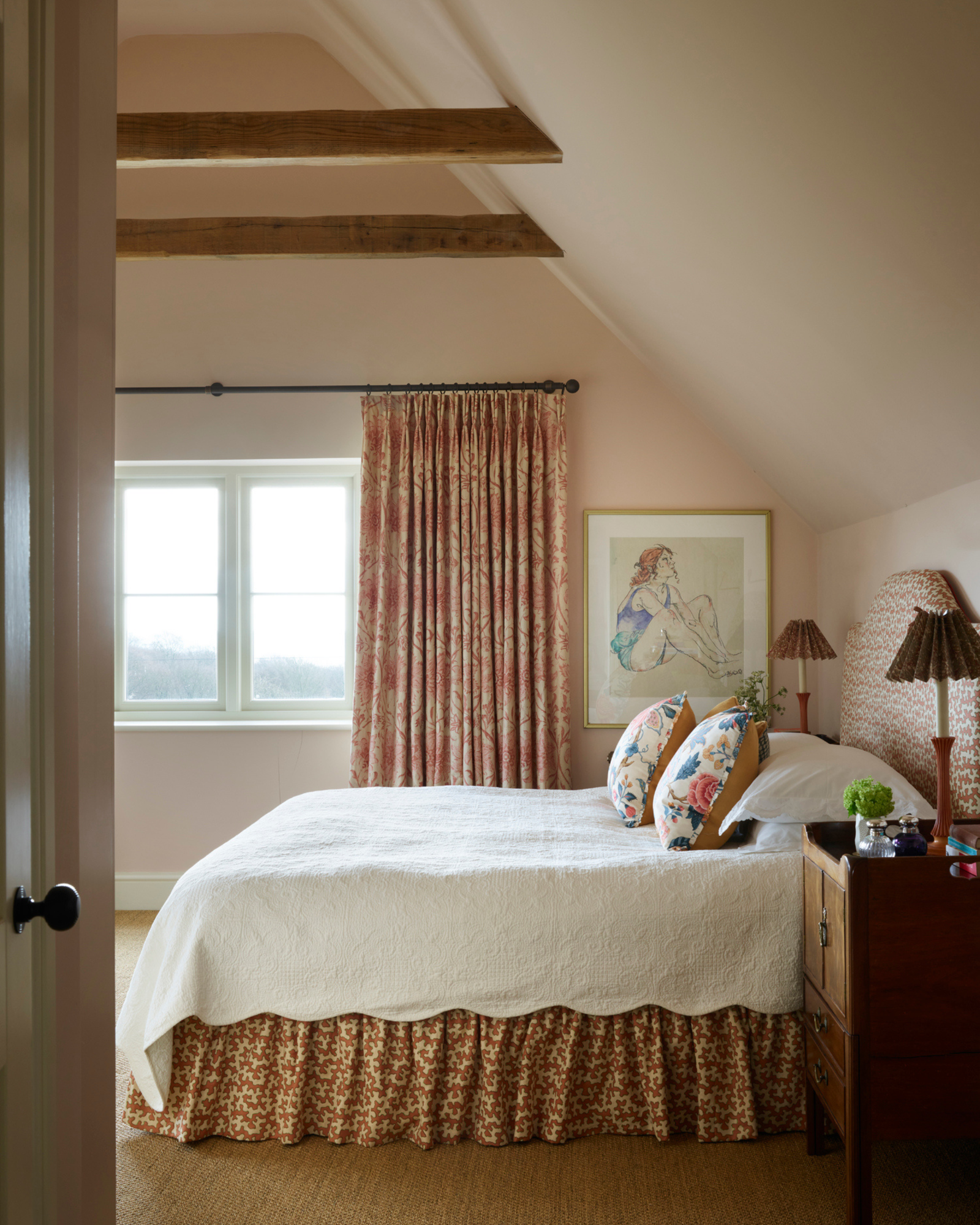 How to declutter a home room by room: 5 professional tips | Homes and ...