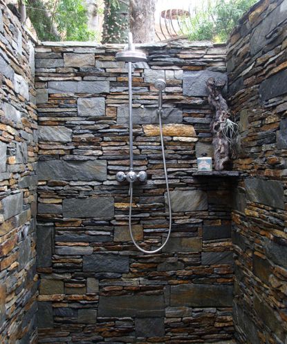 Outdoor shower ideas: 10 refreshing ways to cool off in your garden ...