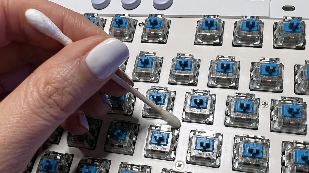 How to Clean Your Keyboard | Tom's Hardware