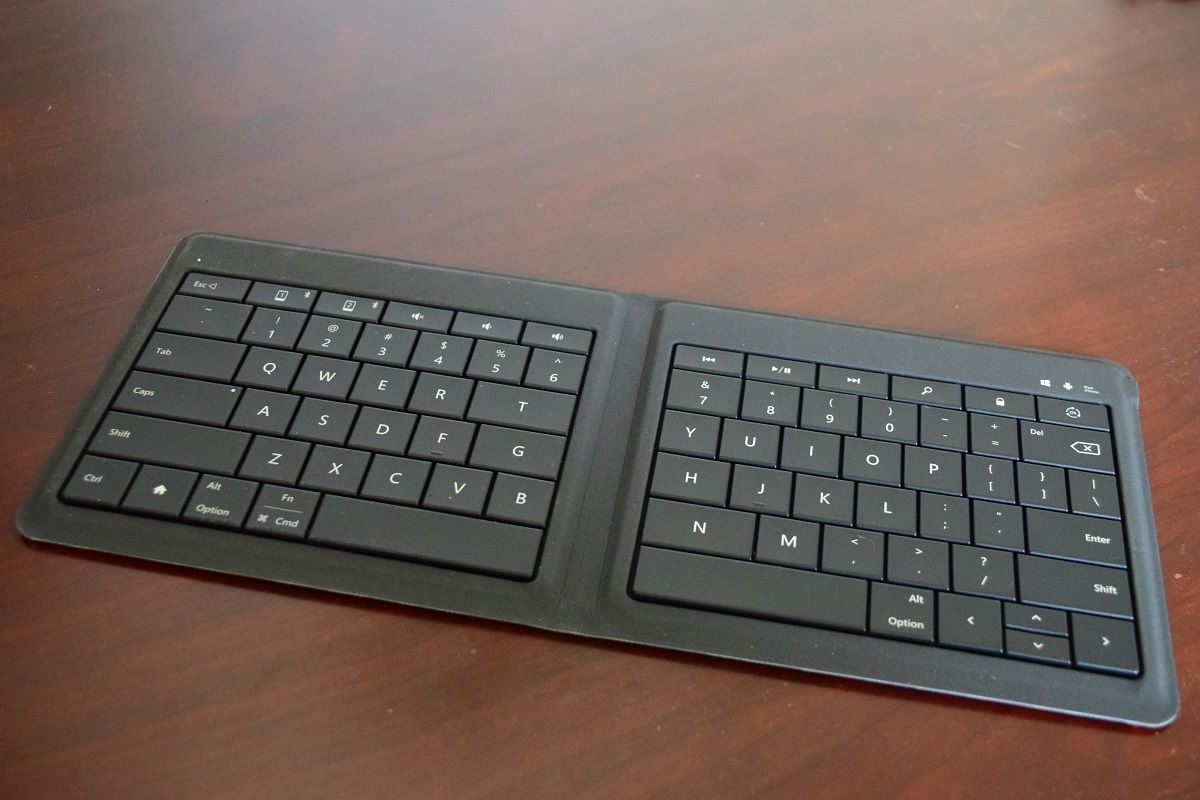 Hands On With Microsoft's Universal Foldable Keyboard | Tom's Hardware