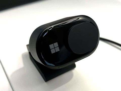 Microsoft Modern Webcam review: This $55 webcam makes you look good ...