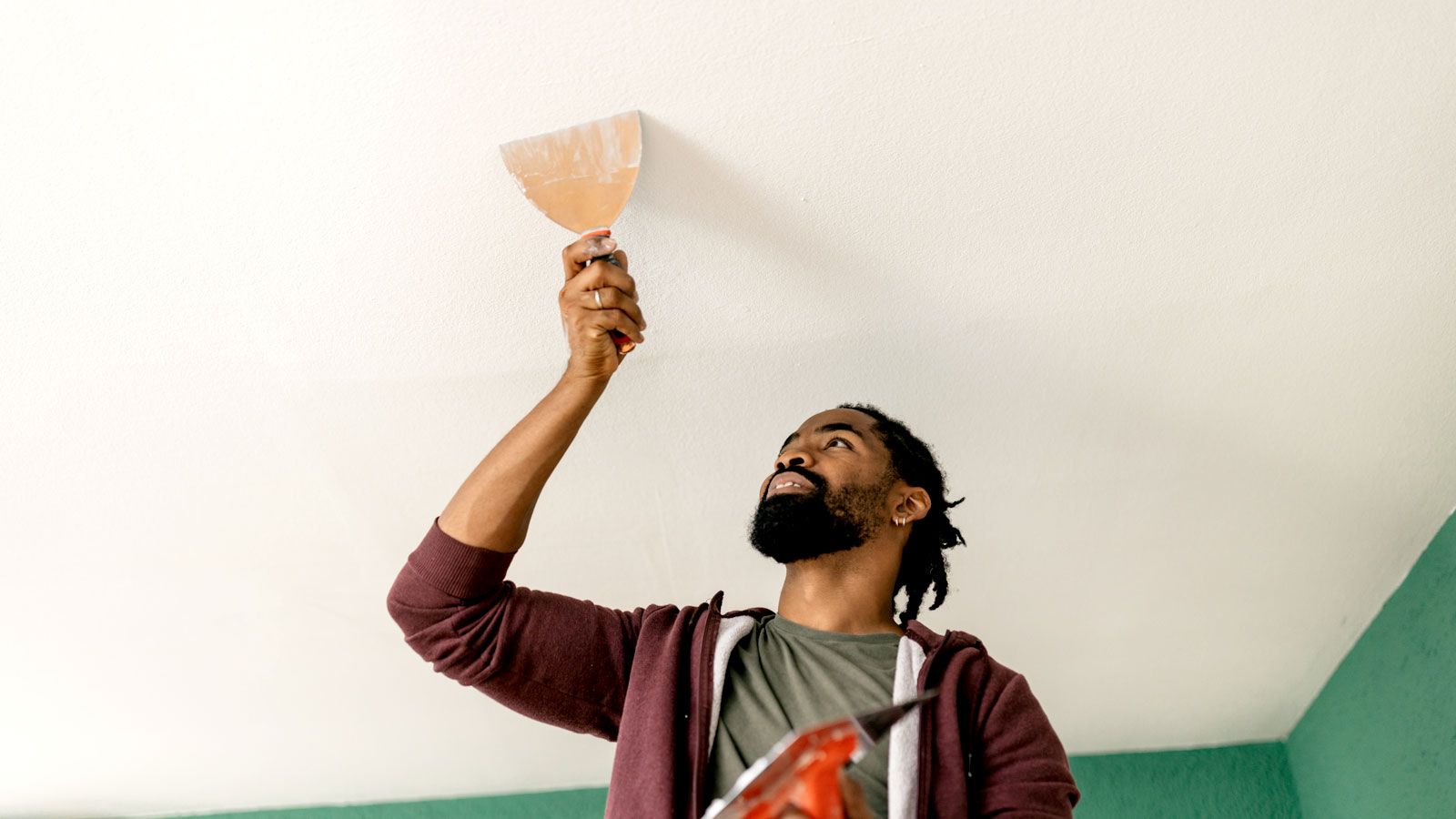 How to repair a hole in a ceiling with a seamless finish | Homebuilding