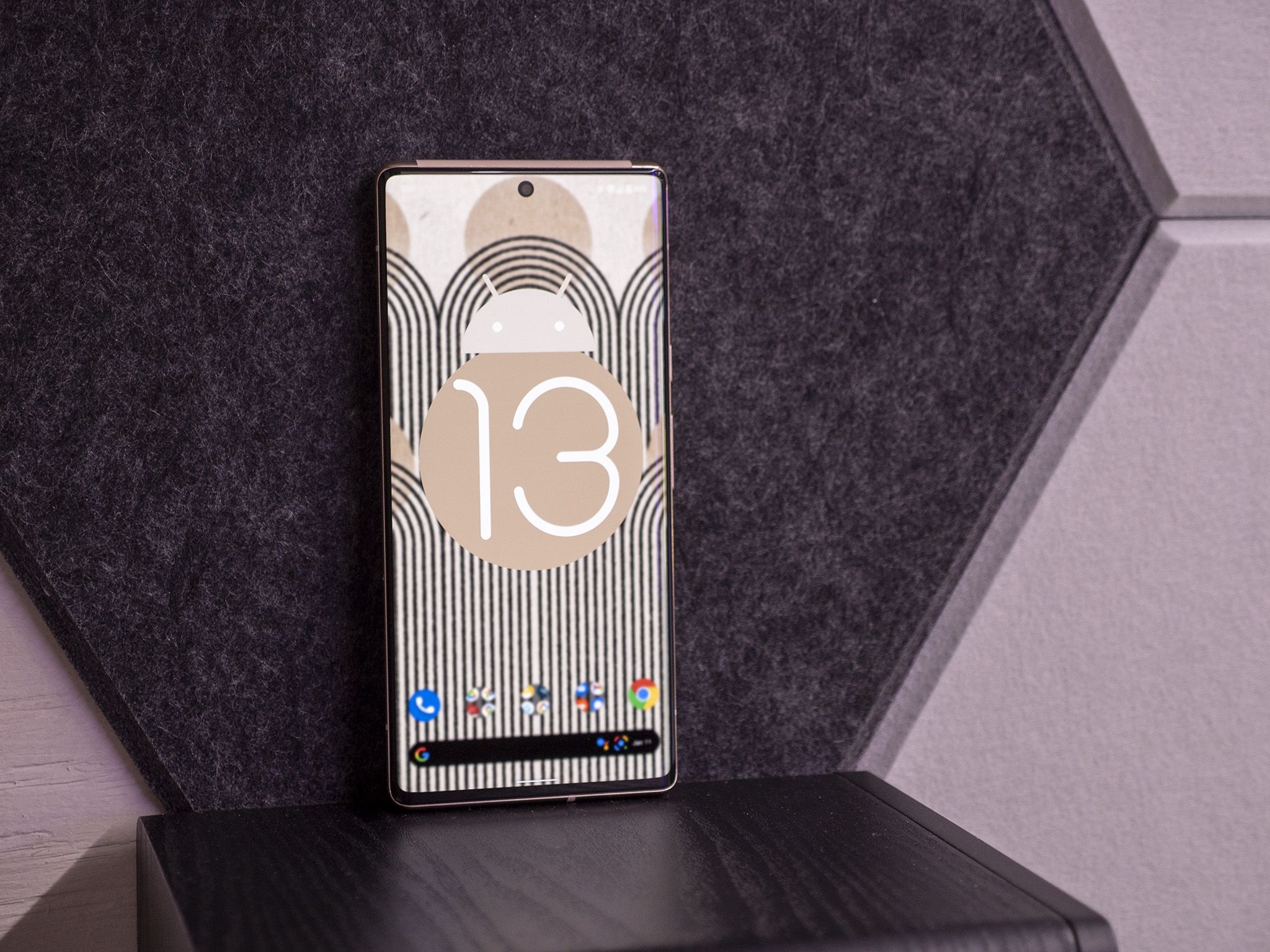 Android 13 could gain Apple's magical media handoff feature | Android ...