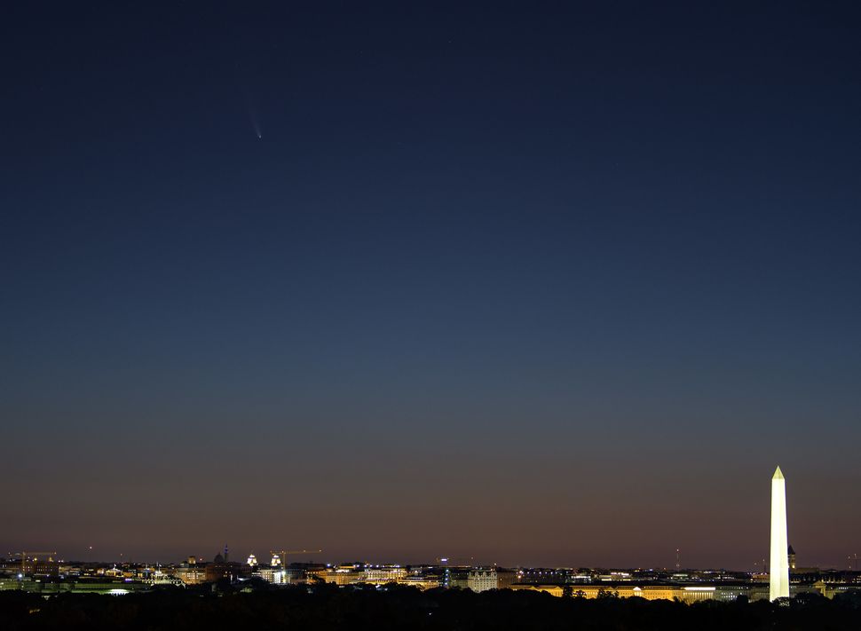 Amazing photos of Comet NEOWISE from the Earth and space | Space