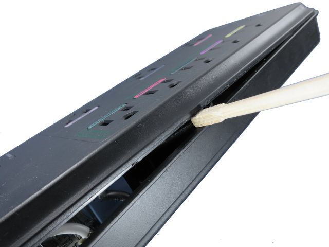 Monster PowerCenter HT 800G Tear-Down: Page 3 | Tom's Hardware