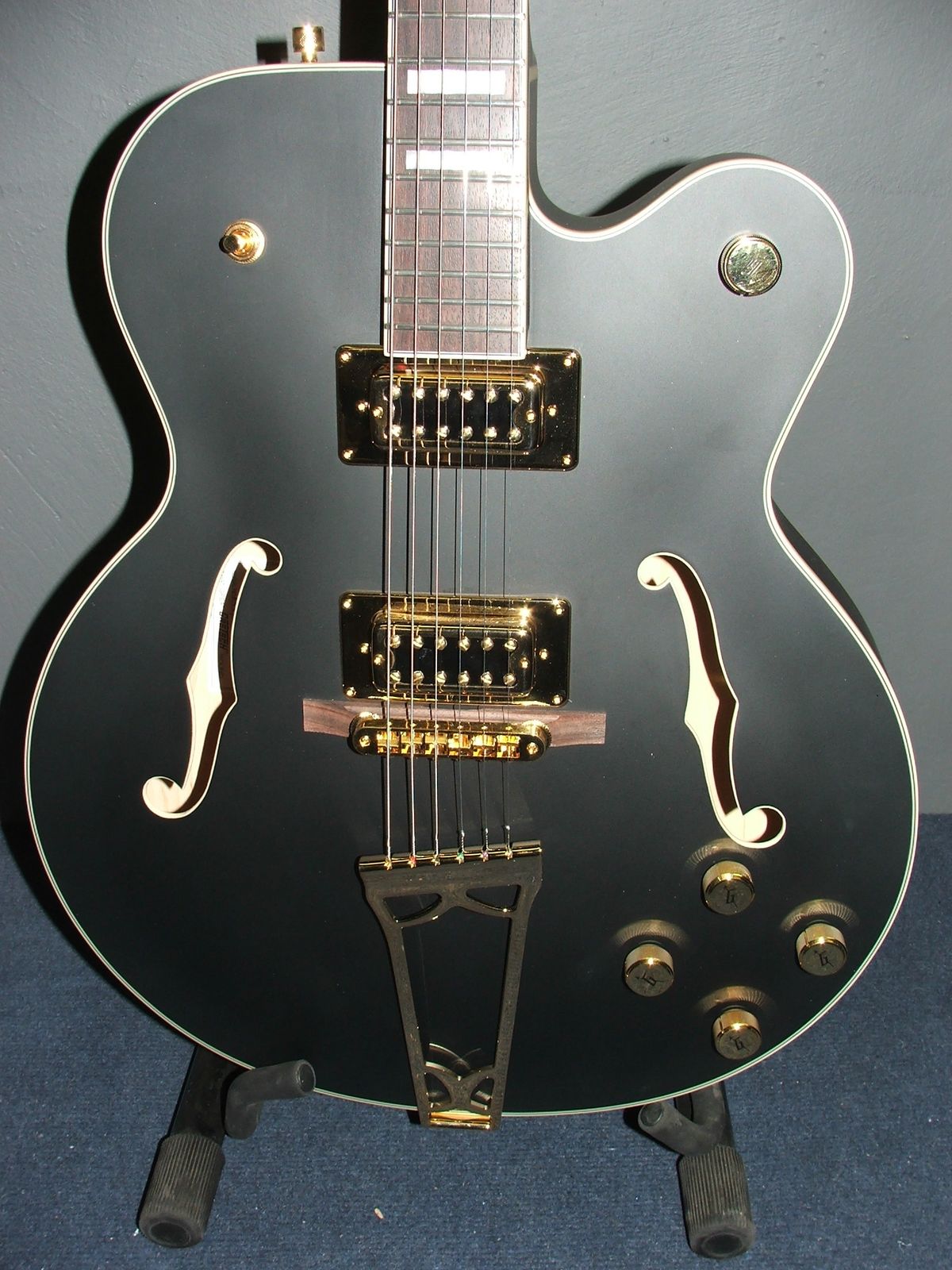 Gretsch G5191BK Tim Armstrong Electromatic Hollowbody: First look ...