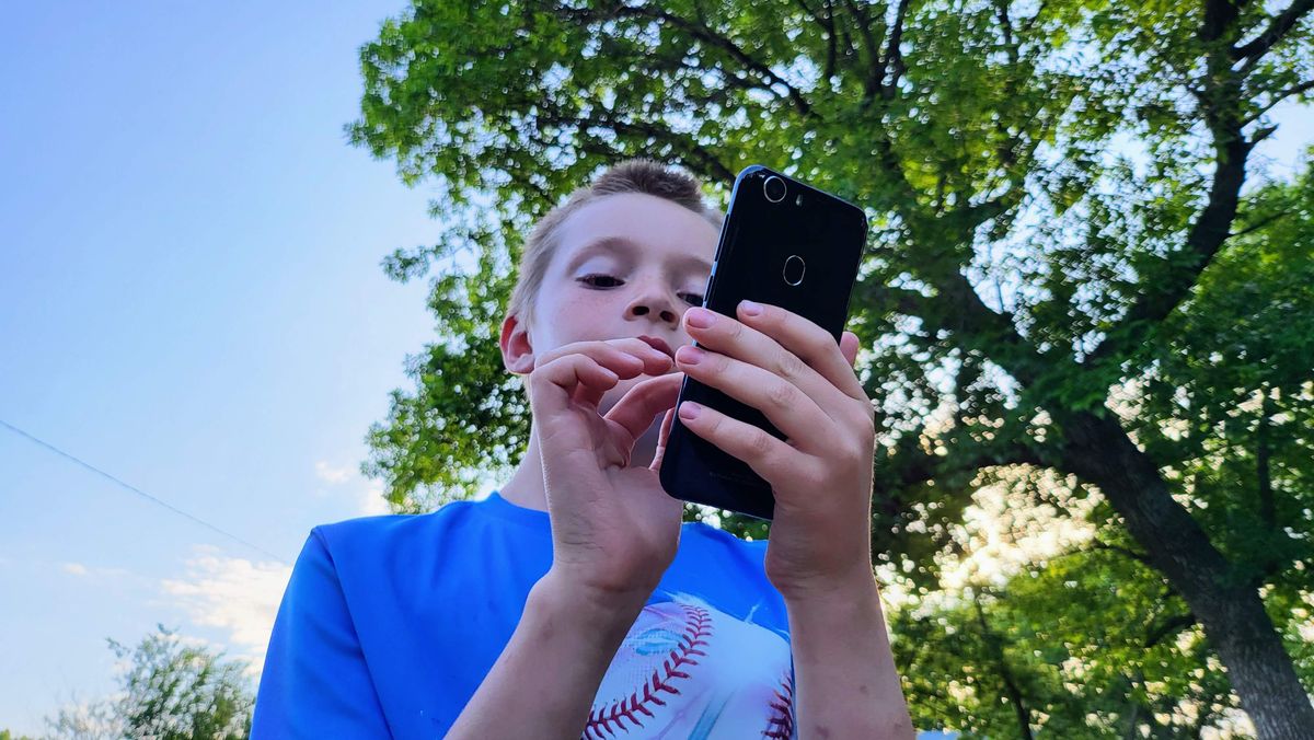 Pinwheel review: A kids smartphone platform that can grow with your ...