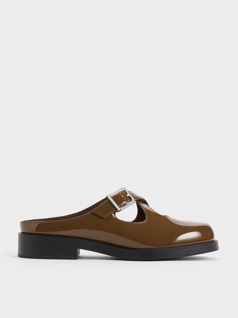 4 Chic Flat Shoes for Over 50s, as Chosen by a 58-Year-Old Influencer ...