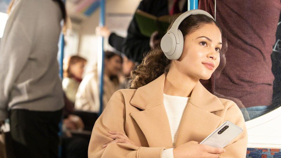 I test headphones for a living — these are the best for travel | Tom's ...