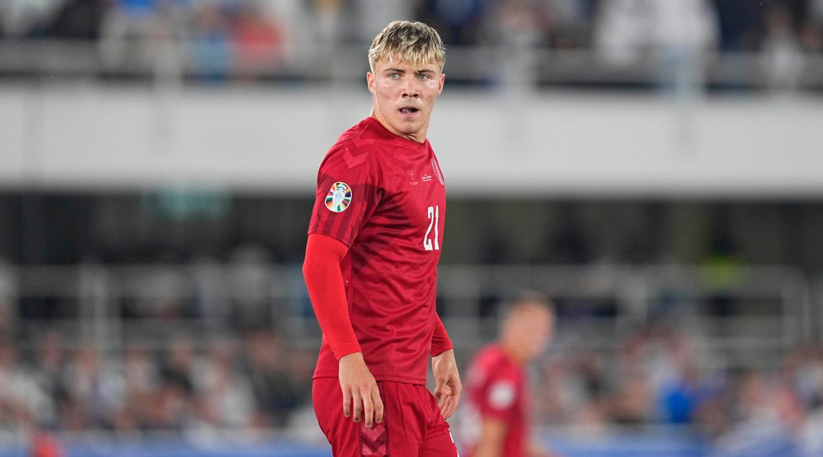 Manchester United's EMBARRASSING Rasmus Højlund mistake revealed ...