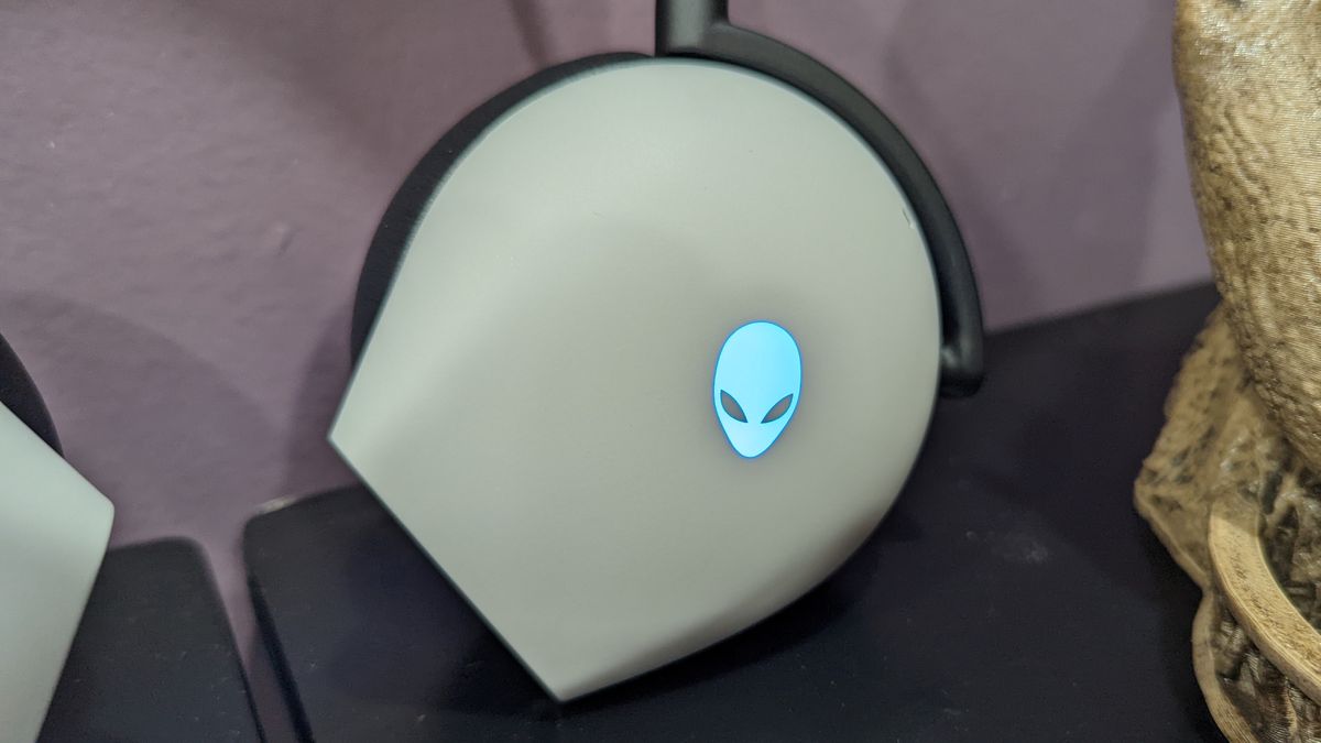 Alienware Tri-Mode gaming headset review: An abysmal design choice ...