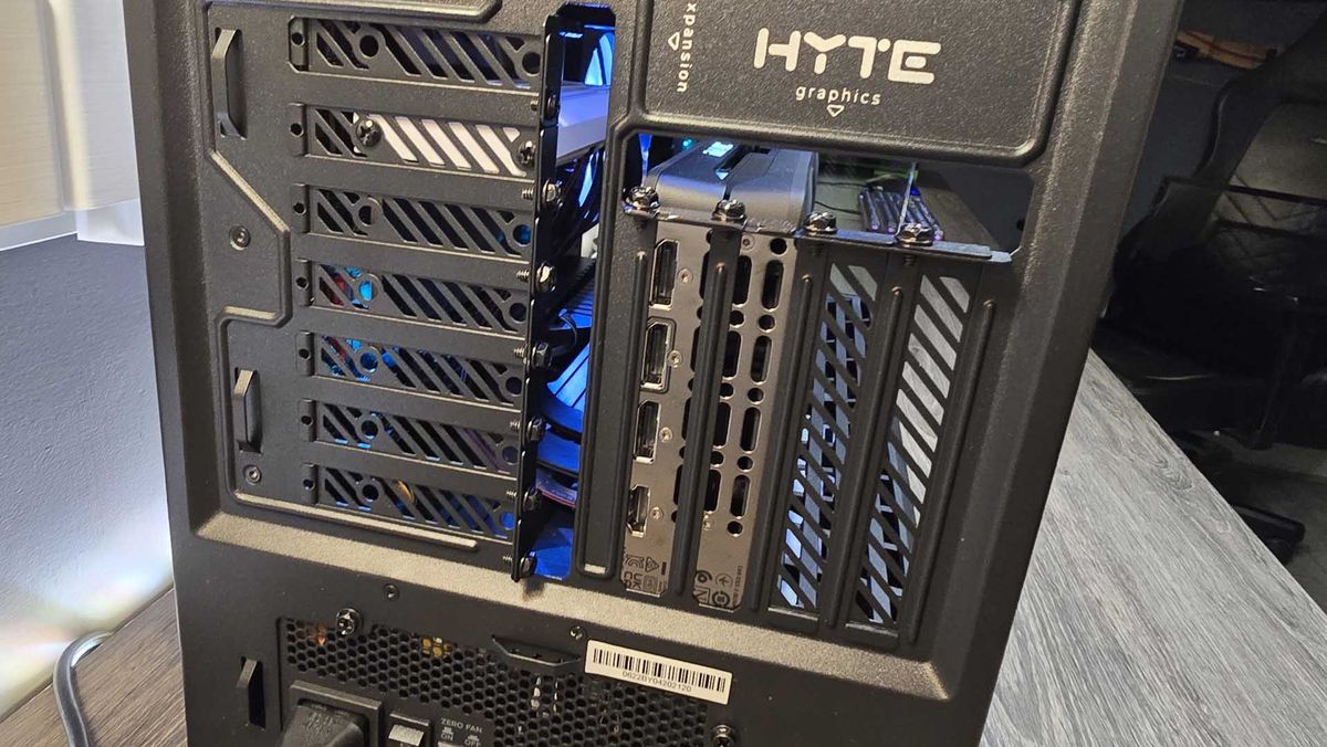 Hyte Y40 review | PC Gamer