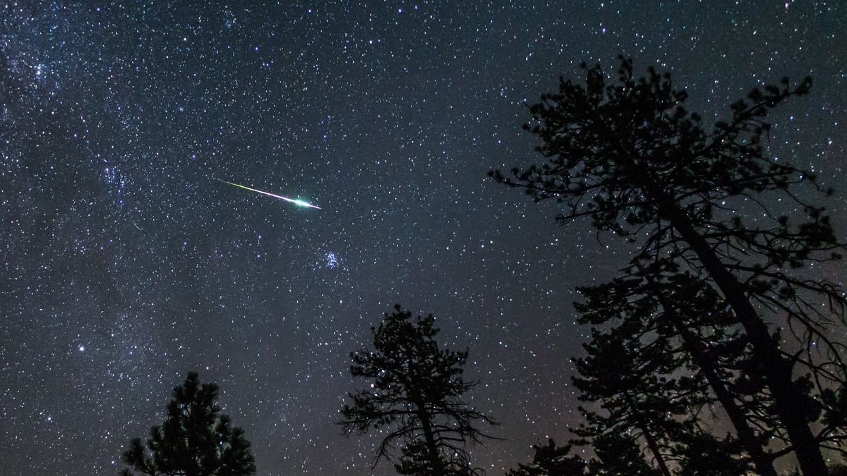 How to tell the difference between meteor and satellite streaks in ...
