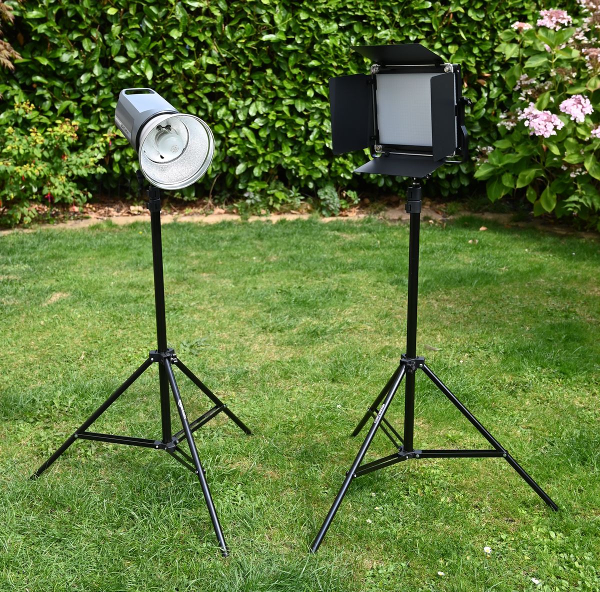 Amazon Basics Aluminum Light Stand twin pack review: so cheap it’s like ...