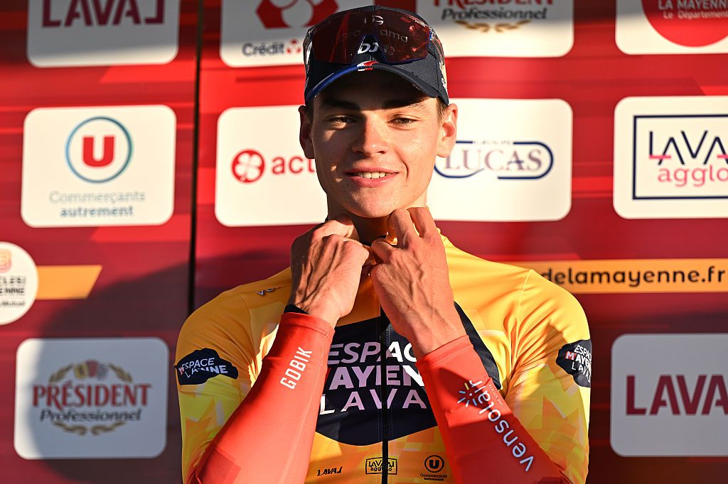 Boucles de la Mayenne: Thibaud Gruel claims prologue victory and takes ...