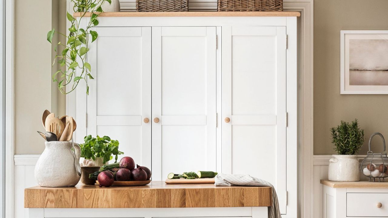 How to paint exterior windows: expert tips and tricks | Homes and Gardens