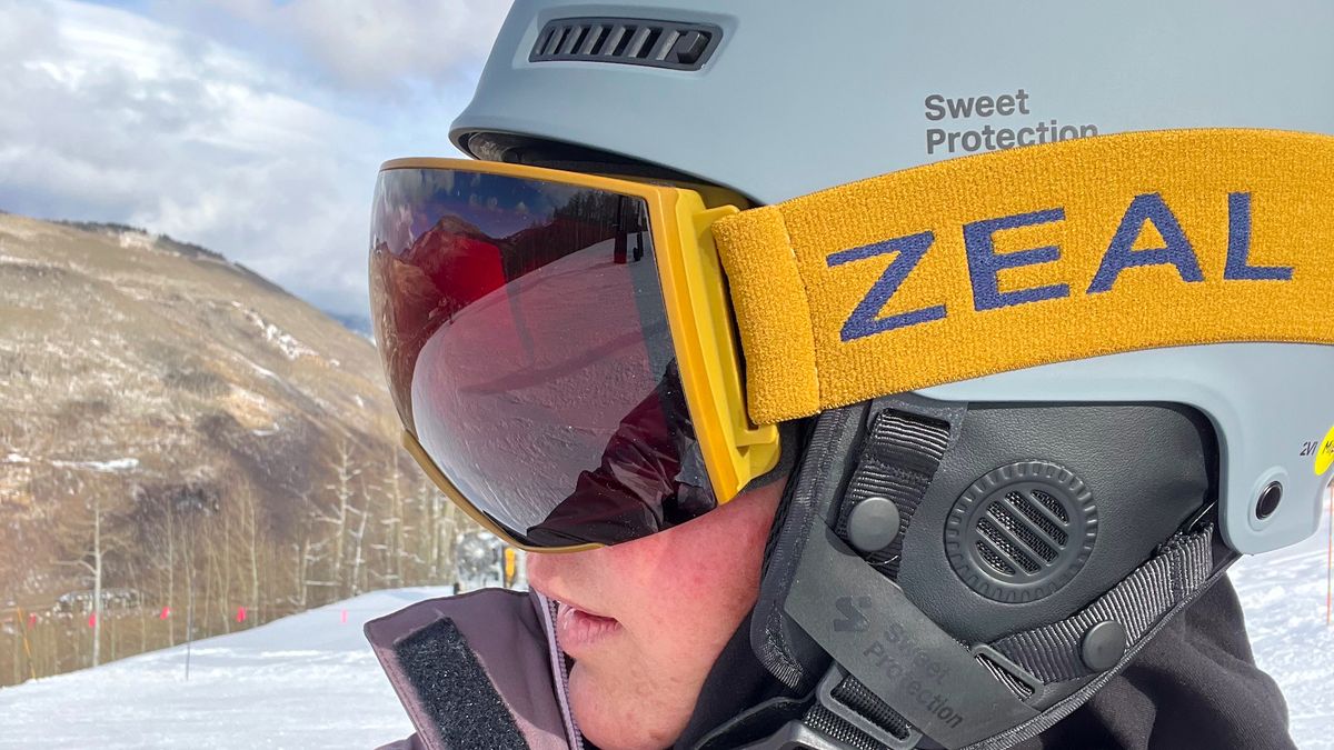 Zeal Optics Hangfire Ski & Snowboard Goggles review | Advnture