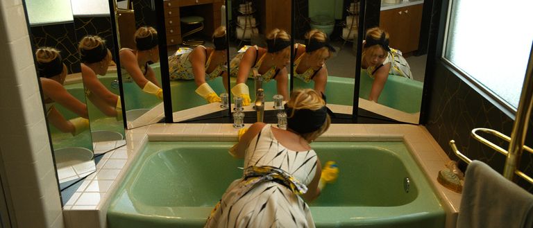 Don’t Worry Darling Review: A Mystery Missing Momentum | Cinemablend