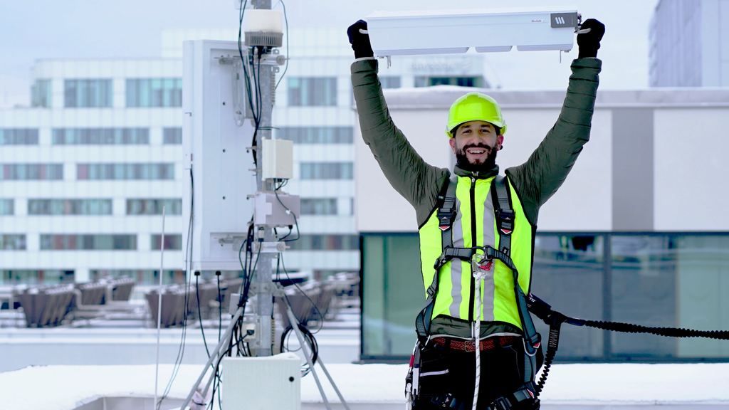 Ericsson launches ‘ultra-light’ 20kg Massive MIMO radio for mid-band 5G ...