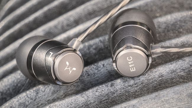 What are IEM headphones? How do they compare to regular earbuds? | What ...