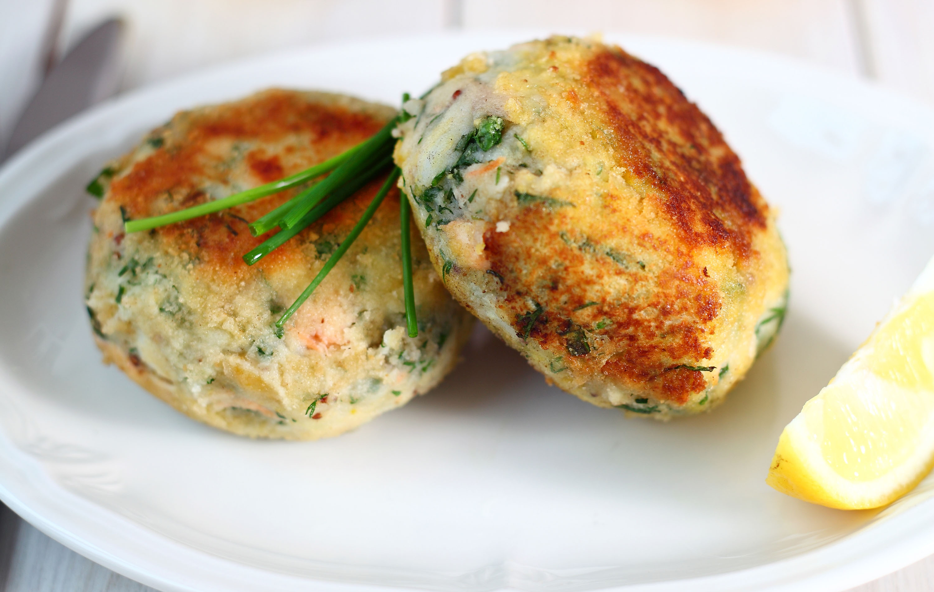 Salmon fish cakes | Dinner Recipes | GoodtoKnow