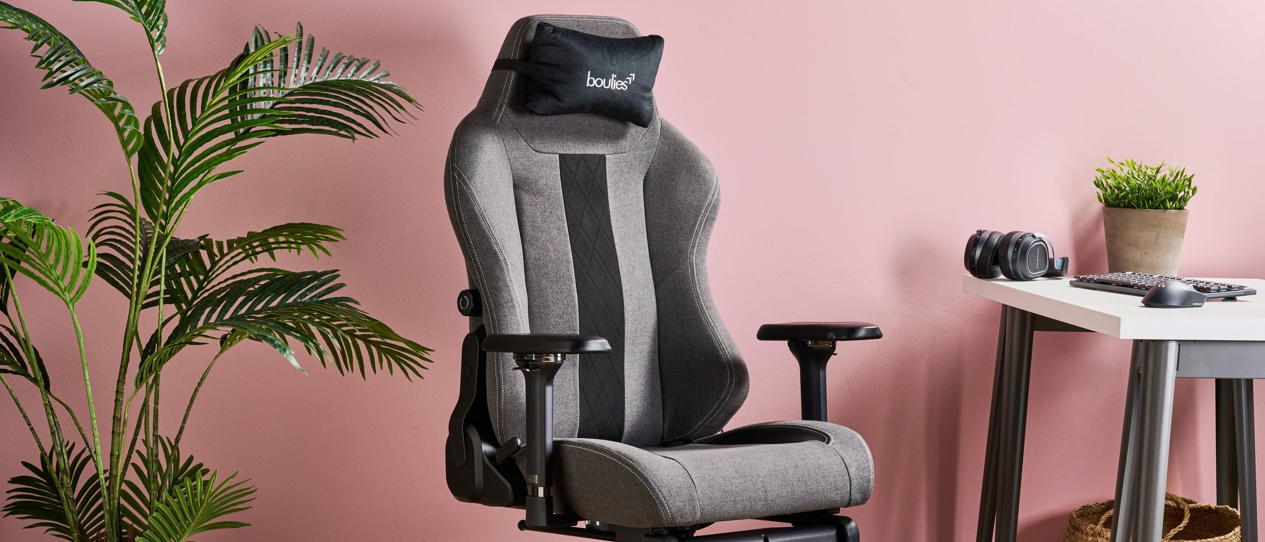 Boulies Master Rex review: a plush gaming chair with a leg rest – but ...