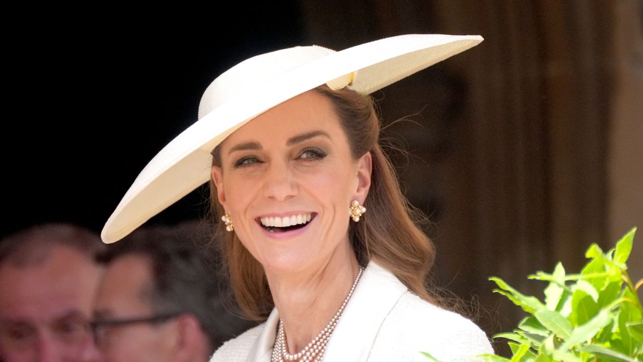 Kate Middleton Color-Coordinated Her Beloved Strathberry Wallet With ...