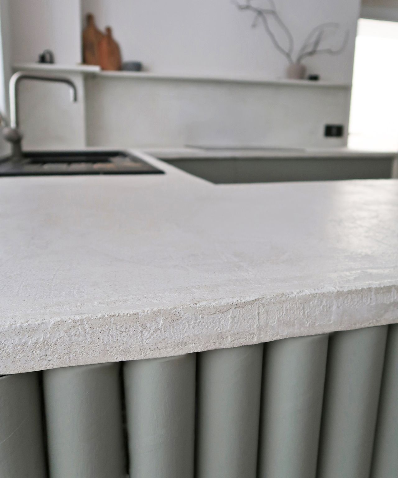 How to microcement kitchen worktops: A seriously cool upgrade | Real Homes