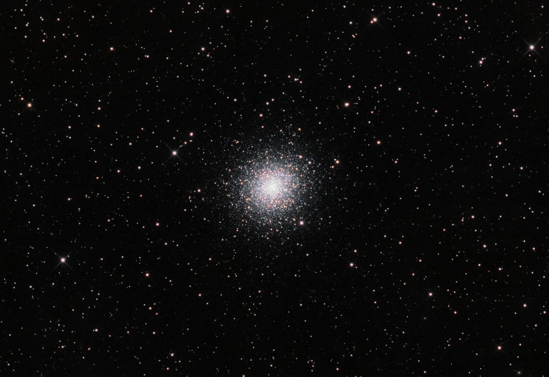 Splash of Stars! Sparkling Globular Cluster Wows Skywatcher | Space