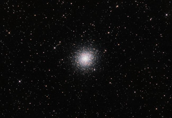Splash of Stars! Sparkling Globular Cluster Wows Skywatcher | Space