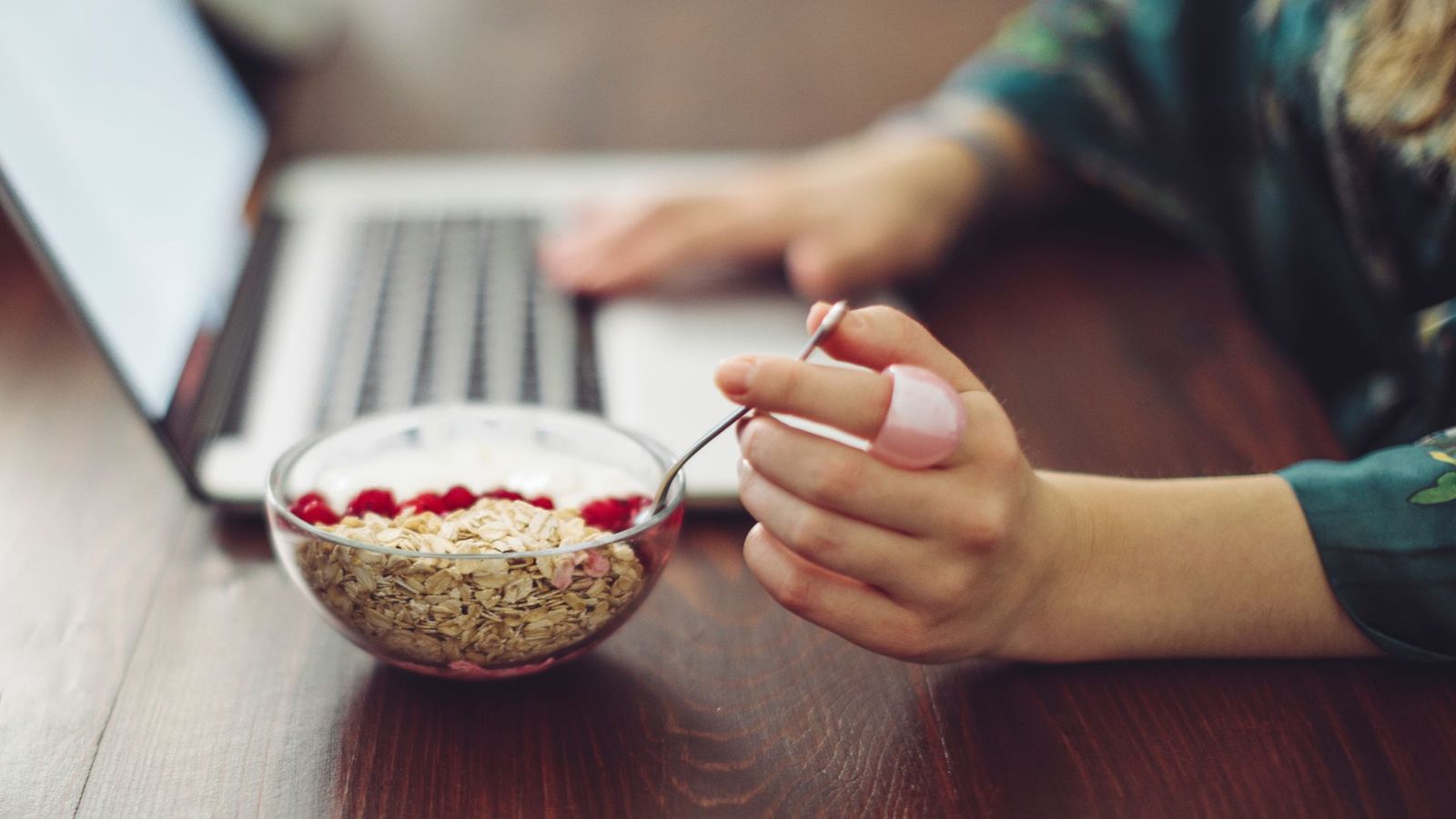 Doctor reveals why we should stop eating porridge for breakfast | Woman ...