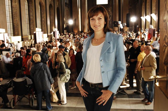 A quick chat with Antiques Roadshow's Fiona Bruce | News | TV News ...