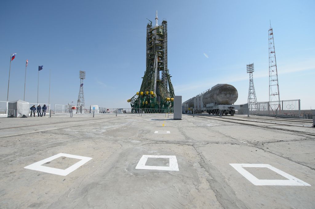 Soyuz Launch Photos: Space Station's US-Russian Expedition 39/40 Crew ...