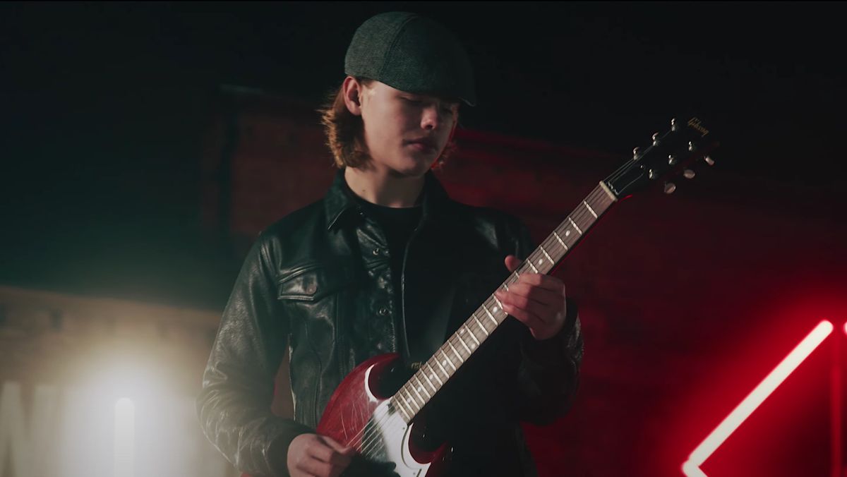 16-year-old guitar phenom Toby Lee unleashes his inner AC/DC on hard ...