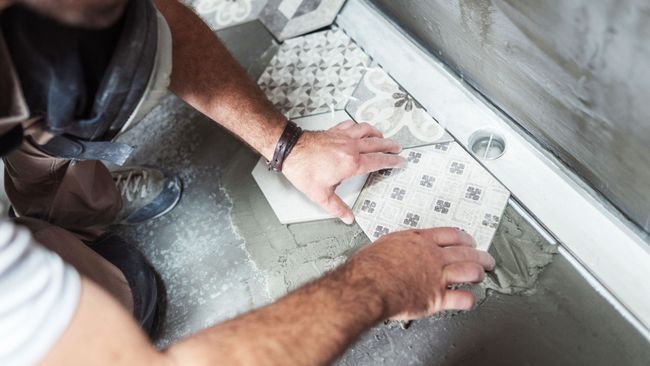 Tiling a shower: A guide on how to get a watertight finish | Homebuilding