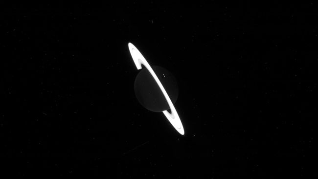 Saturn looks incredible in raw James Webb Space Telescope photos | Space