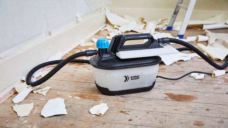 Is wallpapering over damp always a bad idea? | Homebuilding