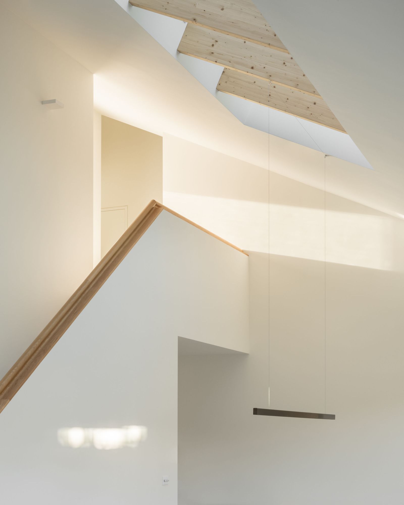 Timber-framed Wimbledon house is a minimalist, low-energy affair ...