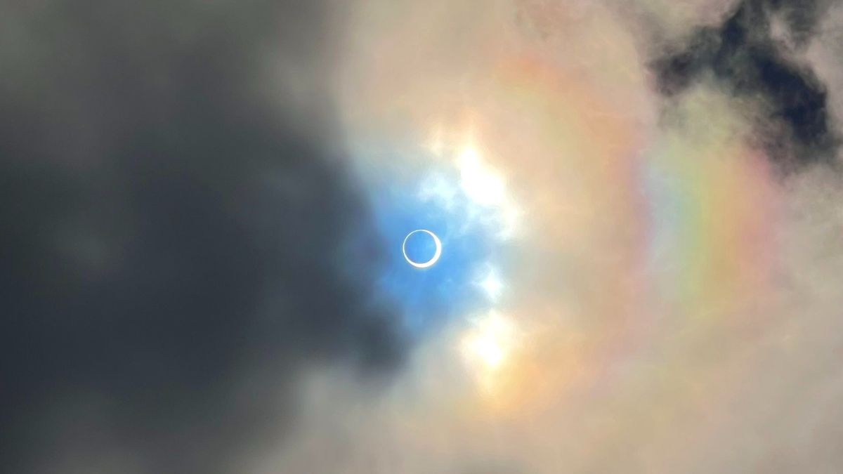 Skywatcher snaps spectacular view of annular solar eclipse from Easter ...