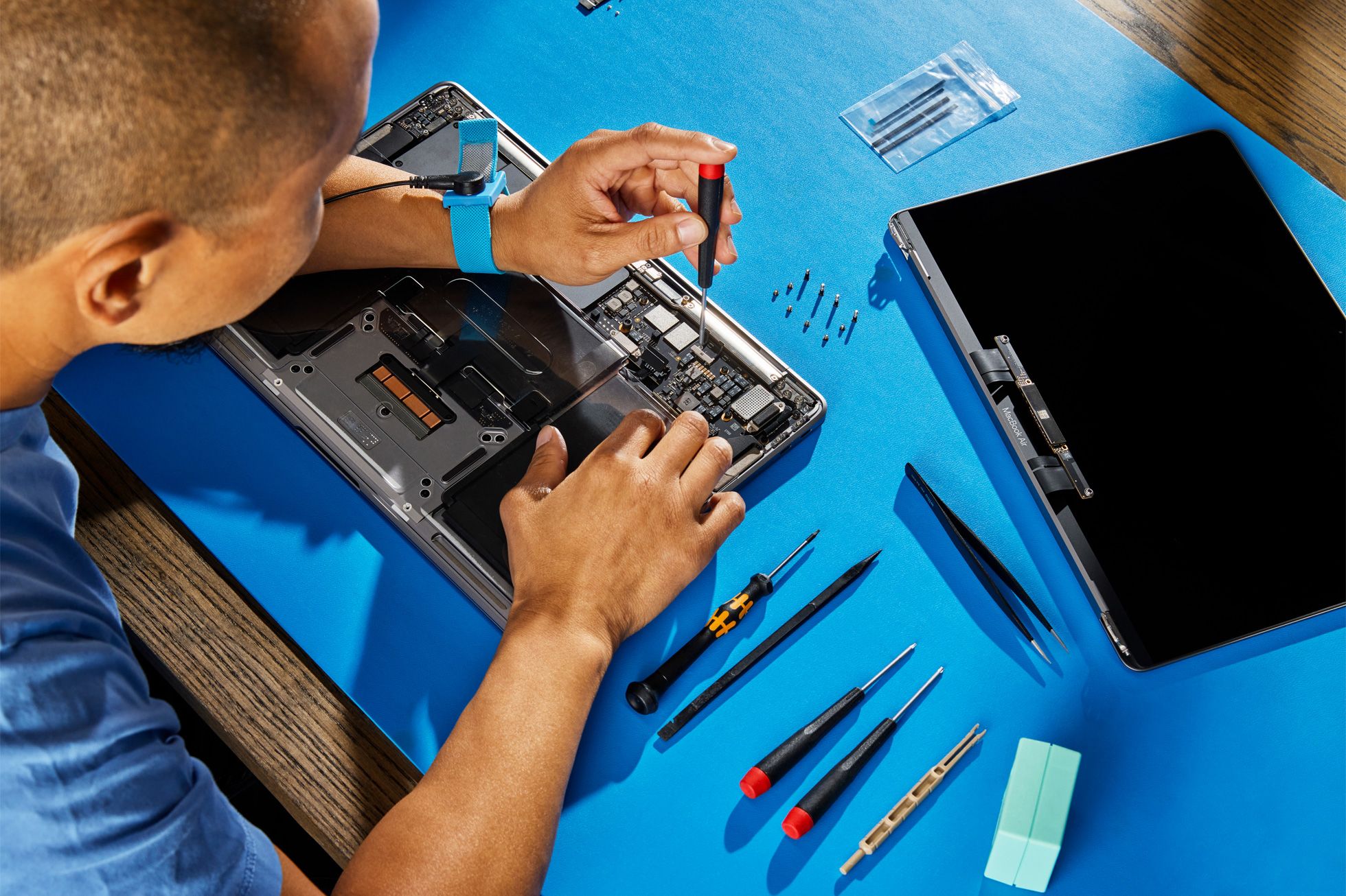 Apple's iPhone and Mac Self Service Repair program is now live in 8 ...