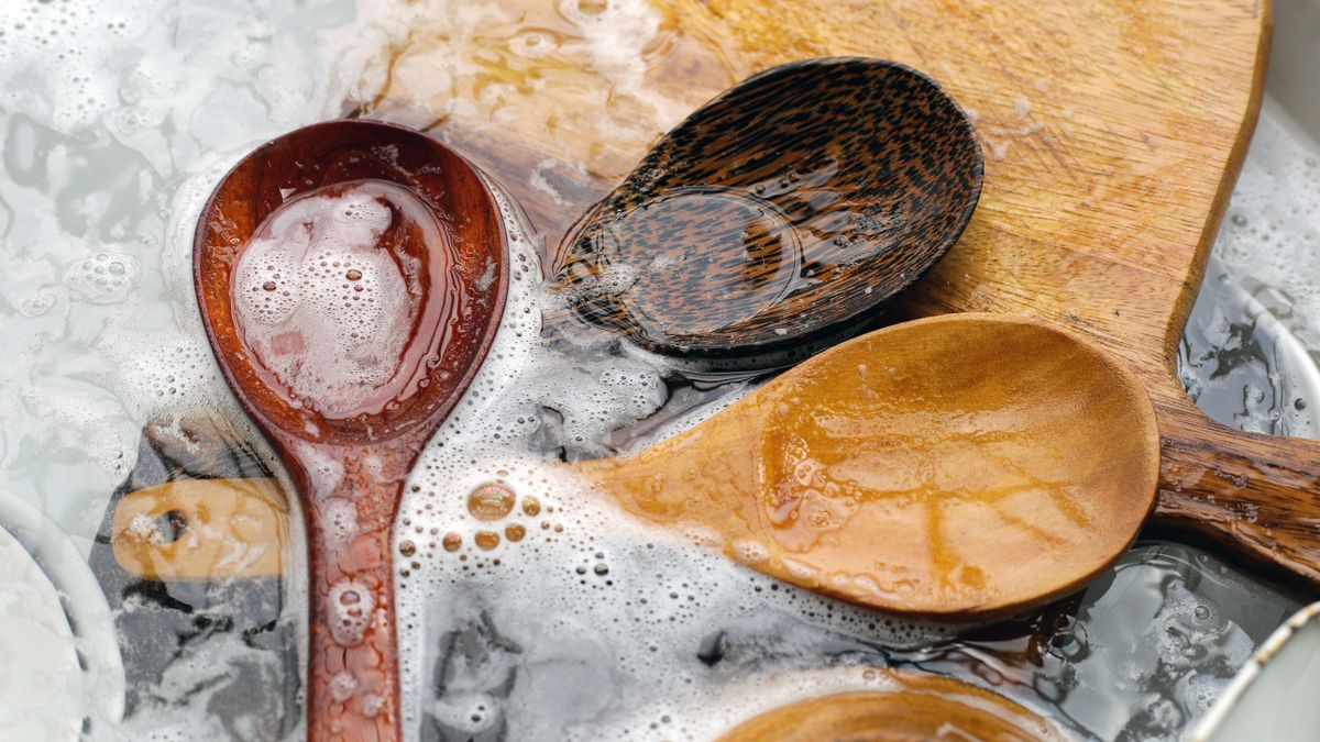 Your wooden spoons are a lot dirtier than you think — clean and re ...