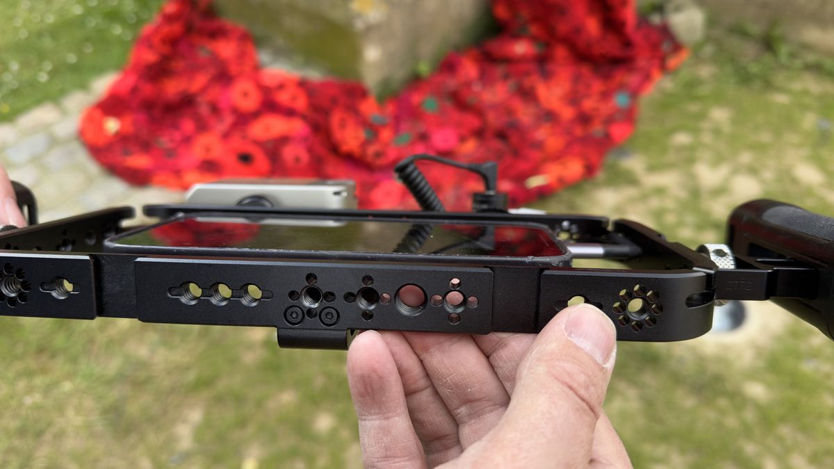 RØDE Phone Cage review: mount options aplenty on this solid iPhone cage ...