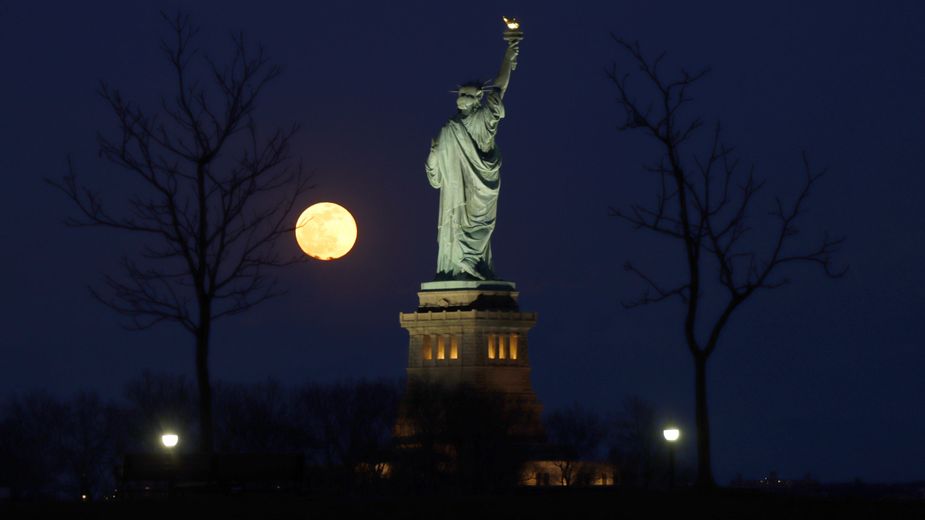 Amazing photos of Full Pink Moon of April 2022 (gallery) | Space